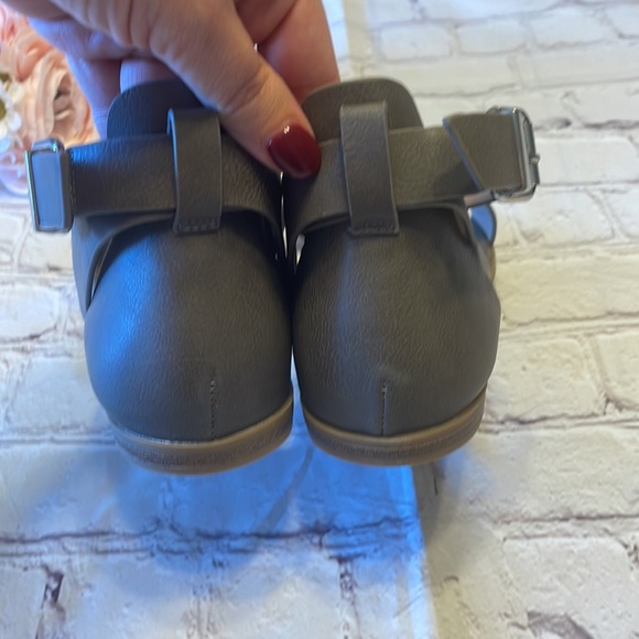 Wonderly | Shoes | Nwt Wonderly Grey Sandals | Poshmark